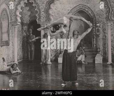 Hollywood Dancing Girls 1930s Behind The Scenes Photograph Stock Photo ...