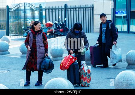 Weinan railway station welcomes passengers returning home for Spring ...
