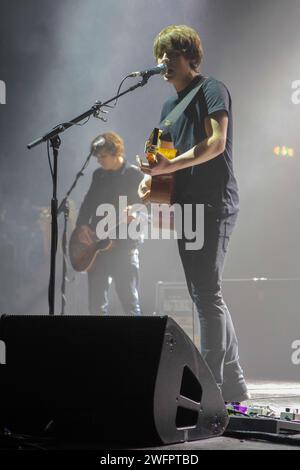 Jake Bugg and lead guitarist playing live at the Manchester (O2) Apollo ...