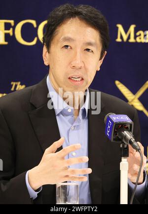 Tokyo, Japan. 1st Feb, 2024. Visitors attend a preview of TeamLab ...