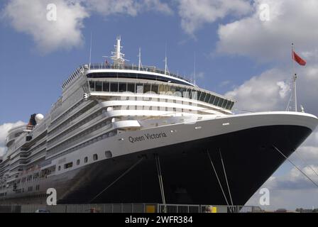 Copenhagen / Denmark. Cruise ship Queen Victoria duck at langeline kaj ...