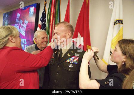 Family members pin brigadier general rank on to Brig. Gen. Melissa ...