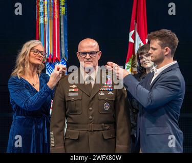 Family members pin the rank of general on the uniform of Vice Chief of ...