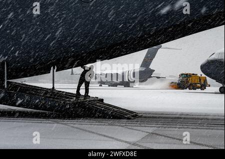 Members of the 911th Aeromedical Evacuation Squadron, depart from a C ...