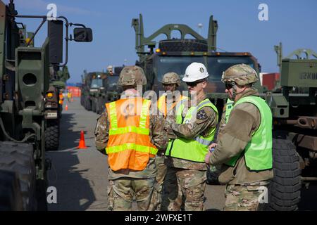 Soldiers assigned to the 194th Division Sustainment Support Battalion ...