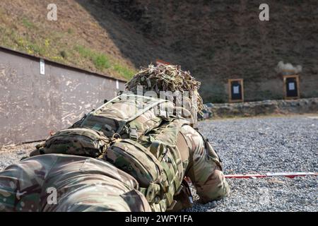 British soldiers from the Princess of Wales Royal Regiment (PWRR ...