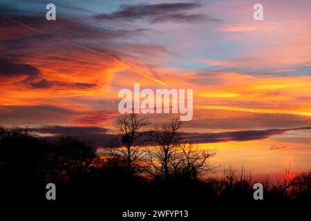 Saharan dust cloud creates spectacular skies at sunset over England UK ...
