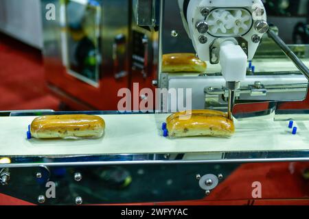 Automatic hamburger buns production line on conveyor belt equipment ...