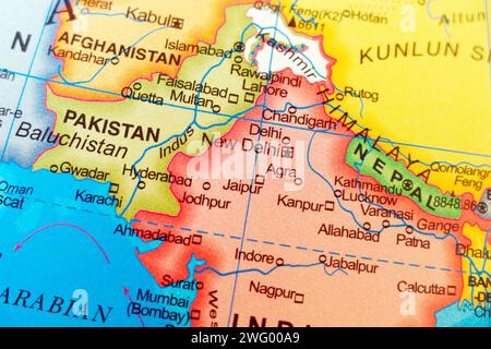 world map of india and china bordering with pakistan nepal and ...