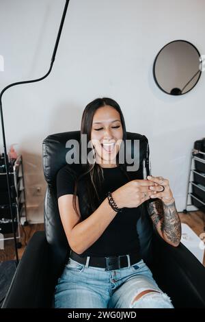 Smiling eyelash tech with tools, stylish beauty at work Stock Photo - Alamy