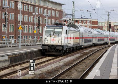 IC2 Zug der Deutsche Bahn DB vom Typ Stadler KISS auf der Gäubahn in ...