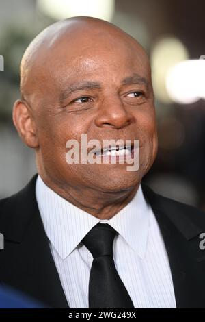 Former Houston Oilers hall of fame linebacker Robert Brazile visits the ...