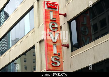 San Francisco, California: LEVI'S vintage sign Stock Photo - Alamy
