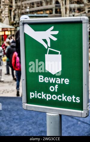 "Beware of pickpockets" sign in a public park, New York City, 2022 ...