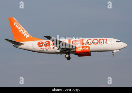 An Easyjet Boeing 737 700 Passenger Safety Card Stock Photo - Alamy