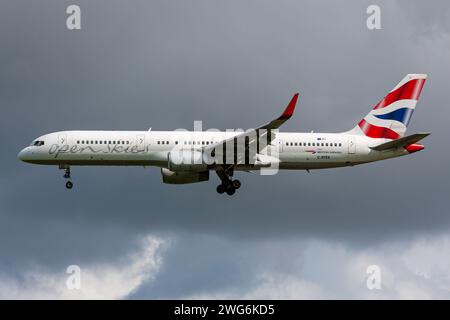 British Open Skies Boeing 757-200 with registration G-BPEK rolling on ...