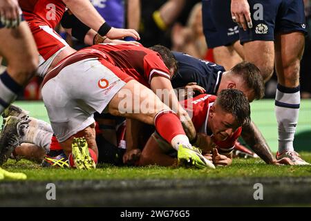 Alex Mann of Wales goes over for a tryduring the 2024 Guinness 6 ...