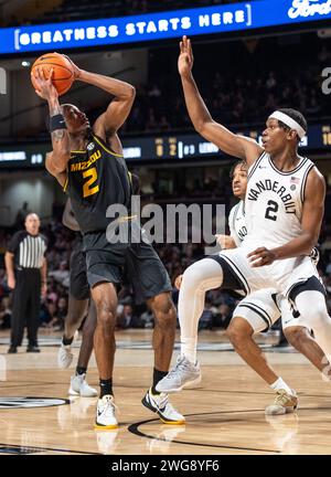 Missouri guard Tamar Bates (2) shoots over Tennessee guard Jordan ...