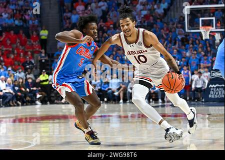 Mississippi guard Jaylen Murray (5) drives the lane against LSU during ...