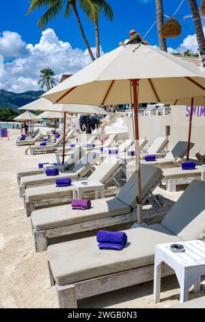 Hotel frontage and facilities on Chaweng beach, Ko Samui, Thailand ...