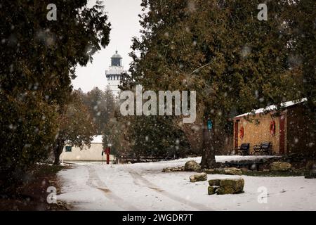The US Coast Guard lighthouse at Cana Island near Baileys Harbor ...
