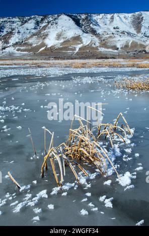 Frozen pond to Winter Rim, Summer Lake Wildlife Area, Oregon Outback ...