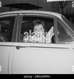 December 9, 1960. Amsterdam, Netherlands. Judy Garland with large ...