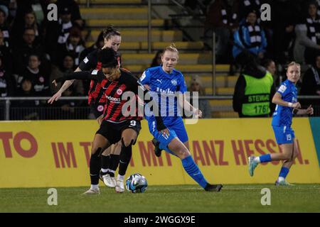 Annalena Rieke (SGS Essen, #17), Juliette Vidal (Bayer 04 Leverkusen ...