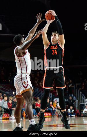 Oregon State forward Tyler Bilodeau (34) shoots over Oregon guard ...