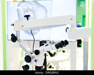 Dental 3D microscope with monitor Stock Photo - Alamy