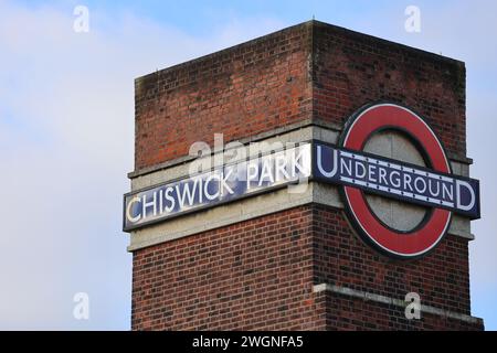 Chiswick Park, Underground Station, Chiswick, London Stock Photo - Alamy