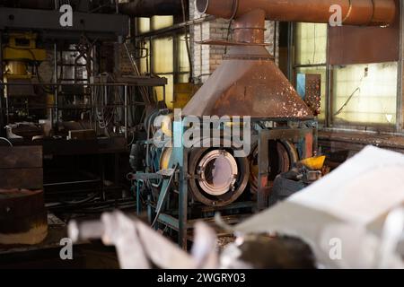 Furnace for melting steel and other ferrous metals in metallurgical ...