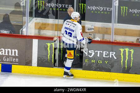Lukas Bengtsson #32 (EV Zug) celebrates his 1:0, goalkeeper Luis Janett ...