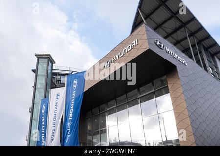 Advertising banners Hyundai, car dealership building, Hyundai Motor ...