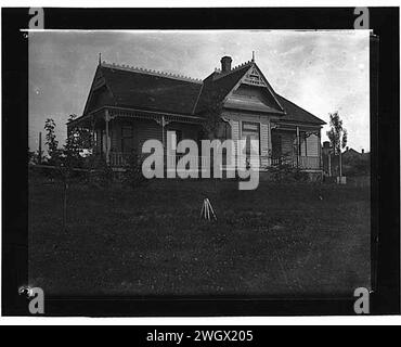 Arthur Church Warner residence and yard at Kirkwood Ave and Kenilworth ...