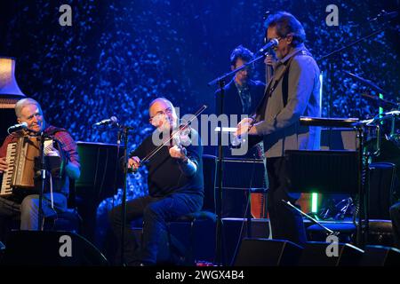 Glasgow Scotland. Aly Bain, Shetland fiddler, and accordian player Phil ...
