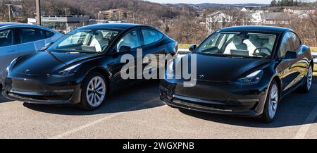 Tesla electric vehicles lined up for sale at a dealership Stock Photo ...