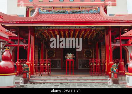 Entrance of Chinese building Hok Tek Bio temple pagoda in Salatiga ...