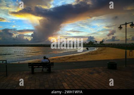 sunset along Galle Face the Indian ocean in Colombo, Sri Lanka Stock ...