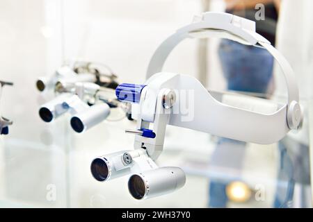Binocular head magnifier in store exhibit Stock Photo - Alamy