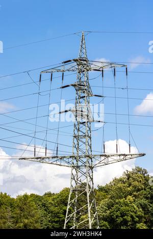 Energieübertragung Hochspannungsleitung Freileitung Stock Photo - Alamy