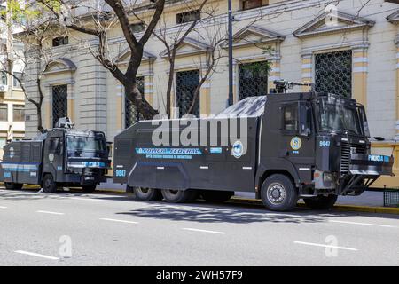 Riot control water cannon outside police headquarters, Buenos Aires ...
