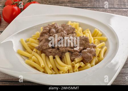Creamy chicken liver with pasta macaroni Stock Photo - Alamy