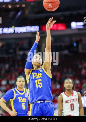 Pittsburgh guard Jaland Lowe (15) shoots over Louisville center Frank ...