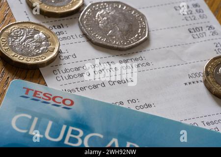 Tesco receipt showing Tesco Clubcard points received and earned, and ...