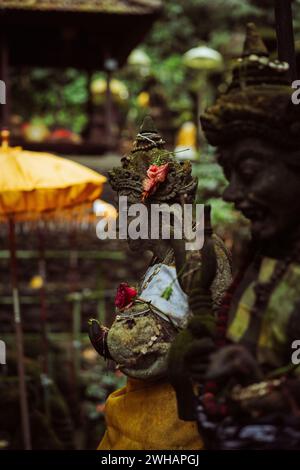 Balinese temple sebatu holy water spring, men pray Stock Photo - Alamy