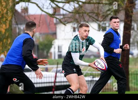 Wales' Cameron Winnett (centre) during a Captains Run at The Lensbury ...