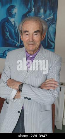 ROBERT BADINTER AT HOME Stock Photo - Alamy