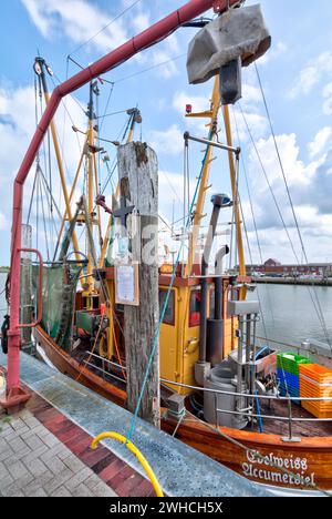 Fishing cutter, sluice harbour, North Sea resort Dangast, Varel-Dangast ...