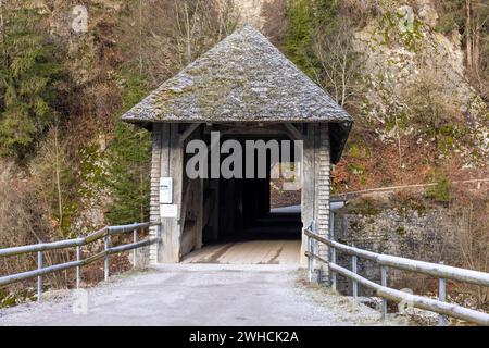 Le Pont qui Branle, covered wooden bridge Pont du Chatelet, Gruyeres ...